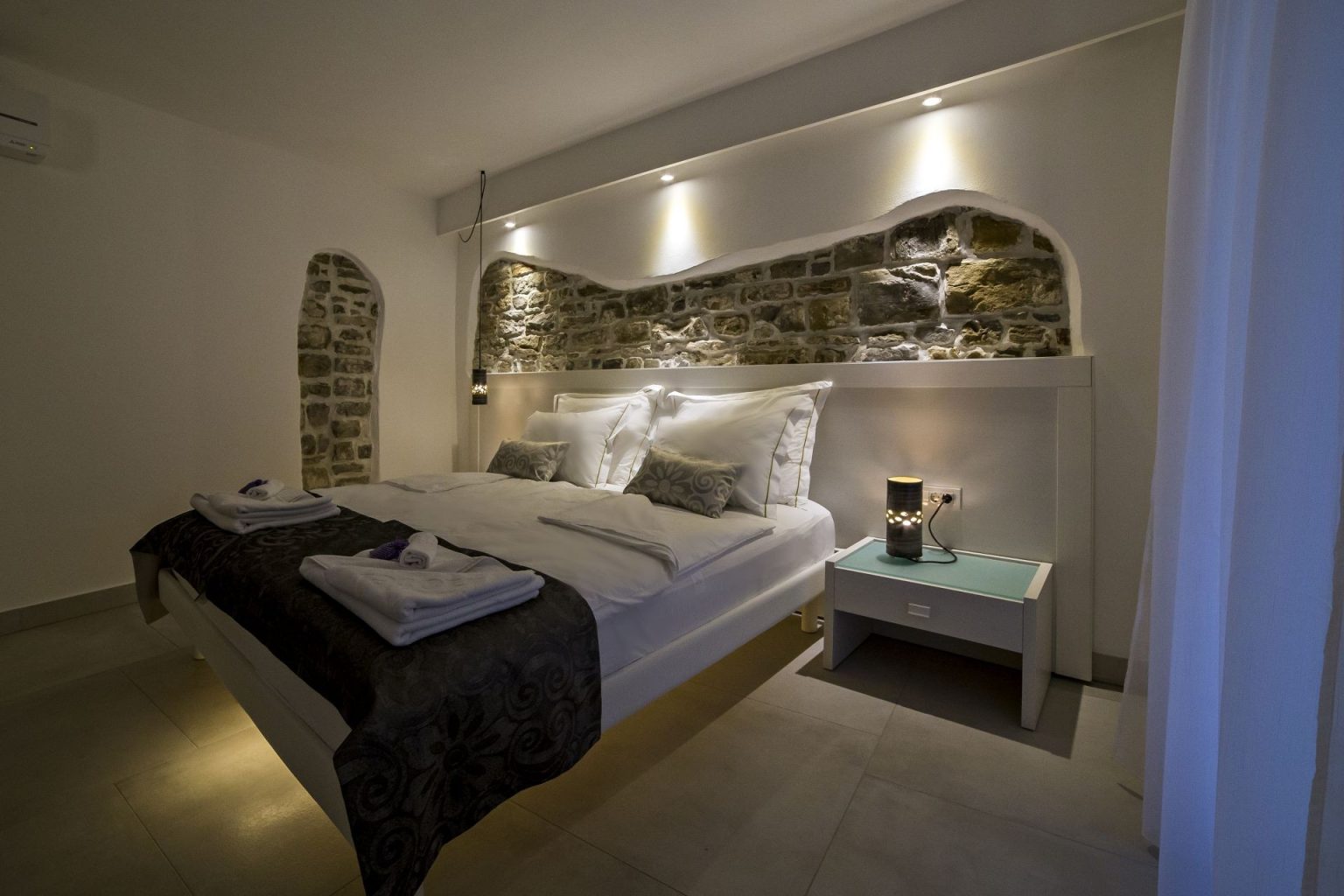 Standard double room - double bed - MEMENTOPIRAN